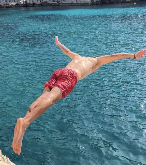 Nick Cutsumpass Feet