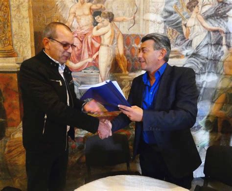 Стартира ремонтът на Историческия музей и Девическото училище в Лом снимки