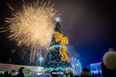 Град като от приказка Грейнаха светлините на елхата във Враца Дядо Коледа пристигна с мотор