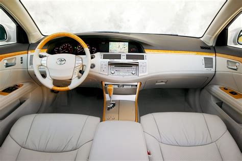 Heres What We Love About The 2005 Toyota Avalon