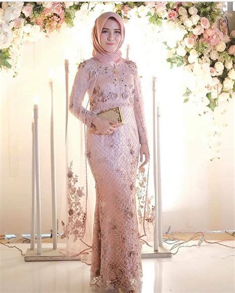 Model Kebaya Brokat Warna Pastel Untuk Gaya Hijabers Yang Feminin Bukareview