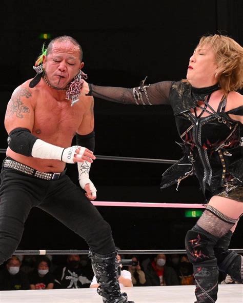 Mayumi Ozaki Delivering A Hard Right Punch With Chains Onto Jun Kasai