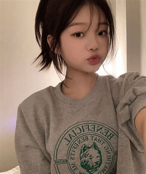 [limited] 스티치 하프 스웻셔츠 3color 에이블리