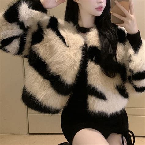 지브라 페이크퍼 숏 코트 점퍼 데이트 데일리 간절기 가을 겨울 자켓 재킷 러블리 캐주얼 연말모임룩