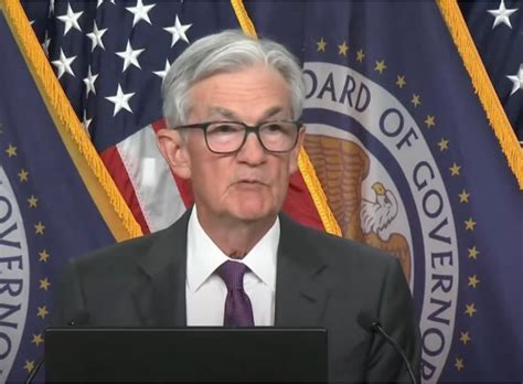 Federal Reserve Cuts U S Growth Forecast From 2 1 To 1 7 Cites