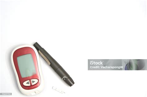 복사 텍스트 공간을 가진 고립 된 백색 배경에 랜 싯 펜 혈당 측정기 당뇨병에 대한 스톡 사진 및 기타 이미지 당뇨병 줄무늬 개념 Istock