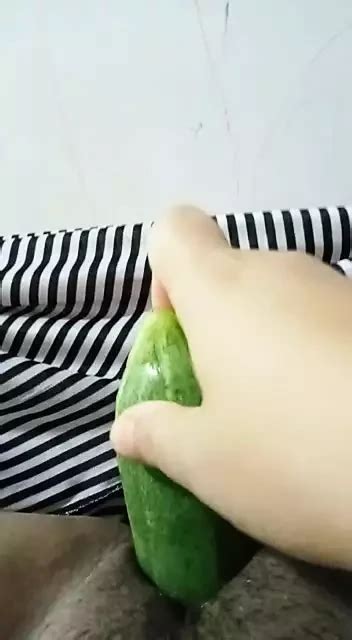 Timun Besar Masuk Cipap Melayu Malaysian Asian Asian Porn Xhamster