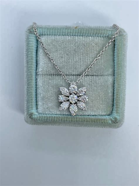 Diamond Flower Necklace 18k White Gold Flower Pendant Diamond