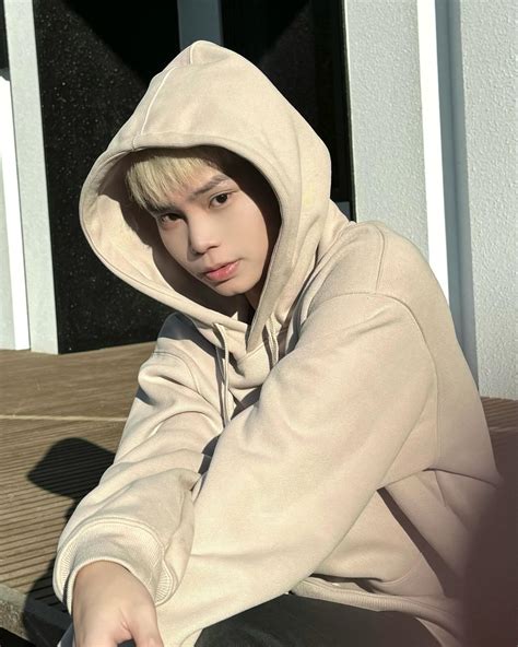 耀耀 Yao Chung 自信是你最強的武器😎 Instagram