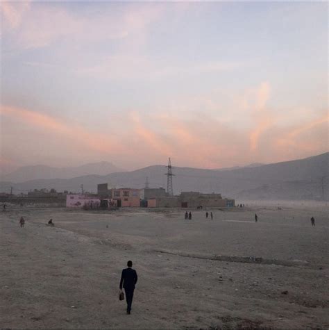 ته او اسمان ډیر ورته دی، تاسو دواړه روښانه، ښکلی یاست او تر اوسه زما