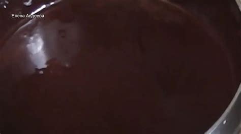 Ганаш это крем из шоколада который используется для украшения тортов пирожных или других