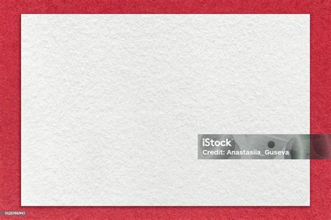 빨간 테두리 매크로와 공예 흰색 컬러 종이 배경의 질감 빈티지 밀도가 높은 크래프트 루비 판지의 구조 0명에 대한 스톡 사진 및