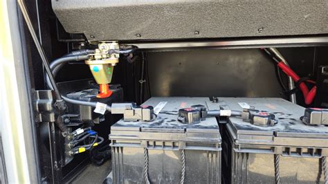 안녕하십니까 대용량 배터리 방전차단스위치 입니다 순간출력전류 Cca3500a로 연속출력전류 200a 250a 대형버스 전용 입니다 연 관광버스영업용넘버출퇴근