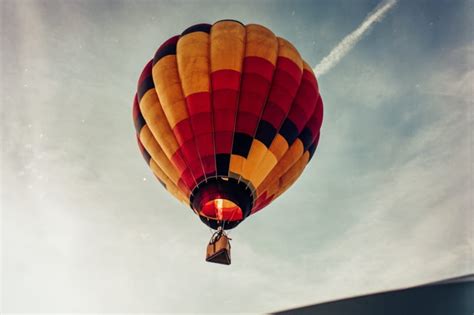У Швейцарії повітряна куля з людьми спалахнула та впала подробиці та фото