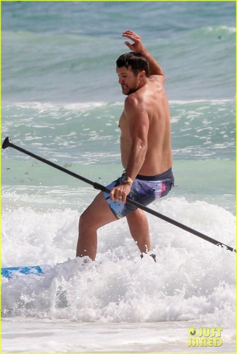 Luke Bryan Goes Shirtless While Paddle Boarding In Mexico Photo