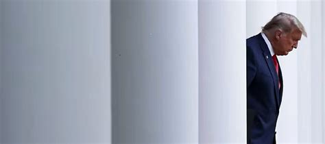 پیرمرد پرحاشیه‌ای که یک کشور و یک جهان را بازیچه کرده اطلاعات آنلاین