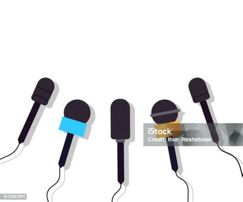 뉴스 라이브 및 Tv용 마이크 기자 언론 및 기자의 마이크 인터뷰 또는 방송을 중단합니다 저널리즘 아이콘입니다 스튜디오를위한 많은 마이크 벡터 인터뷰 이벤트에 대한 스톡
