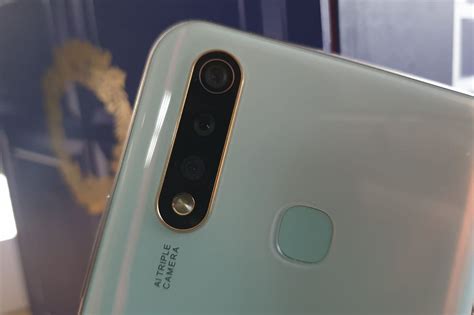 Vivo Y19 Dihargai Rp 2 9 Juta Ini Tampilan Dan Spesifikasi Smartphone Tiga Kamera Terbaru Dari