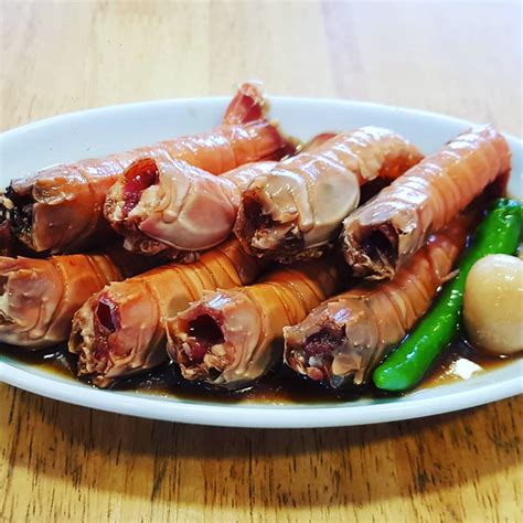 김용국도란도란 도란도란~~ 신메뉴 출시~~ 딱새우장~~ 여럿이 모당 앉아 딱새우 하나하나