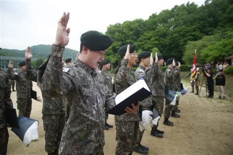 유용원 육군 72사단 전문하사 29명 통합 임관식 육군 72사단은 지난 18일 박문식 준장