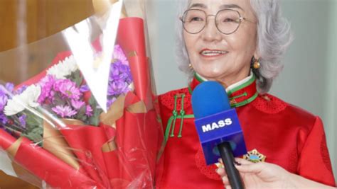 600 хүүхдийн хүйн ээж С ДУЛАМ гуайг Ерөнхийлөгчийн зарлигаар шагналаа