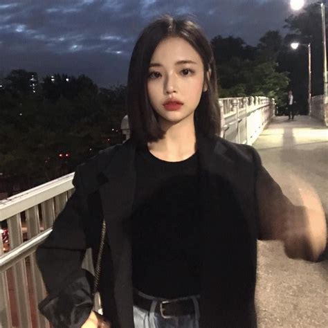 For The Aesthetic Instagram Posts에 있는 핀 헤어스타일 단발머리 헤어스타일 헤어 컬러링