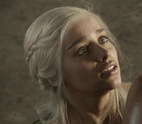 Tribute Emilia Clarkes Hot Face Scrolller