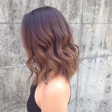 Model Rambut Pendek Wanita Sebahu Paling Update