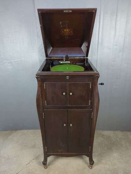 Victor Talking Machine Company Vv Xi Gramophone With Records Mayo