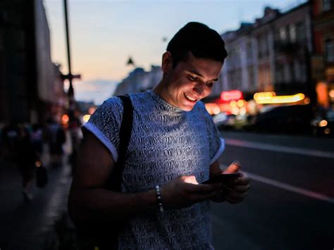 How To Spot An Online Dating Scammer 8 Common Behaviors