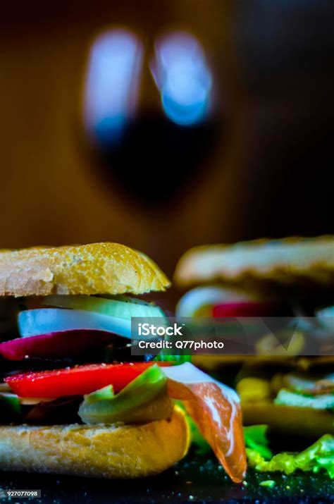 미니 구운 다양 한 차가운 고기 샌드위치 치즈 버섯 토마토 계란 맛있고 건강 한 간식 건강한 식생활에 대한 스톡 사진 및 기타 이미지 Istock