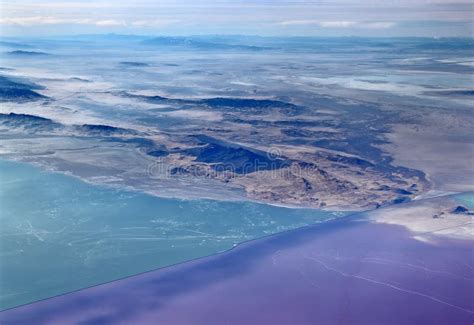 Gran Superficie De Desierto De Lago Salado Cerca De Las Salinas De