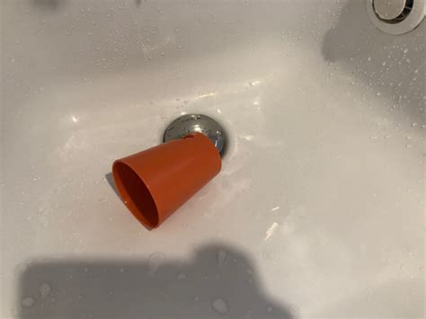 ダイソーの「水切れがいい洗面コップ」で、洗面所のイライラが消えた！【本日のお気に入り】 Kufura（クフラ）小学館公式
