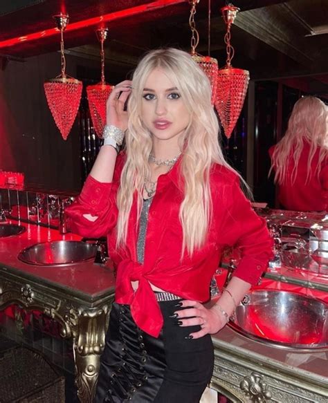 Диана Астер устроила встречу со своими фанатами в своём родном городе Девушка устроила сходку в