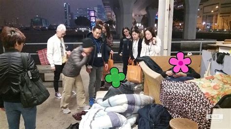 寶善 「燃燈慈善基金」義工團於2017年3月16日晚上師兄們探問露宿者活動。感恩各位師兄愛心🙏🙏🙏