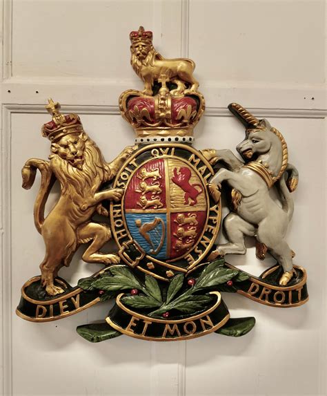 British Royal Coat Of Arms Wall Plaque This Is A Large Scale Piece For