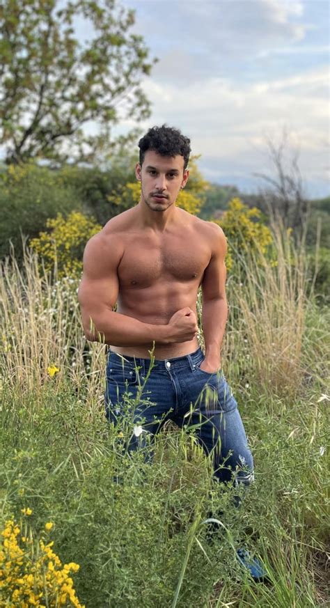 Bicep Flex R Clothedmuscle