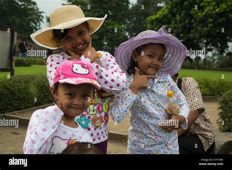 Borobudur Java Indonesia Three Young Javanese Girls Posing For Their