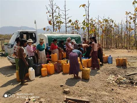 လယ်ဝေးမြို့တွင် နွေရာသီရေရှားပါးသည့် ကျေးရွာများသို့ ရေပေးဝေလျက်ရှိ Information And Public