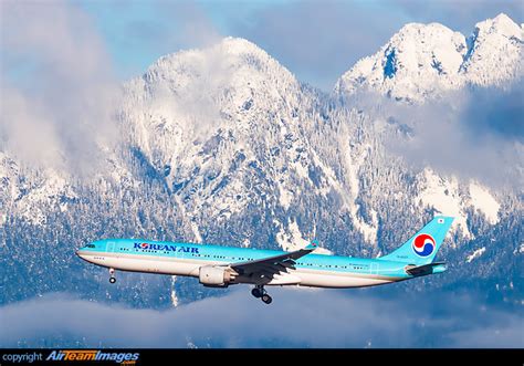 Airbus A330 323 Korean Air Hl8027