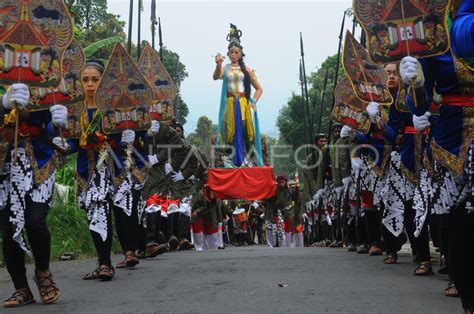Tradisi Wulu Pawetu Merapi Antara Foto