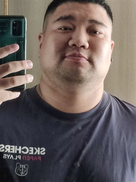 军熊仔 On Twitter 现在什么都不想要了，让我开心点就好，我并不奢望任何人来治愈我，只希望在我自我治愈的时候，别再有人打扰我 Awi0dg1vdw