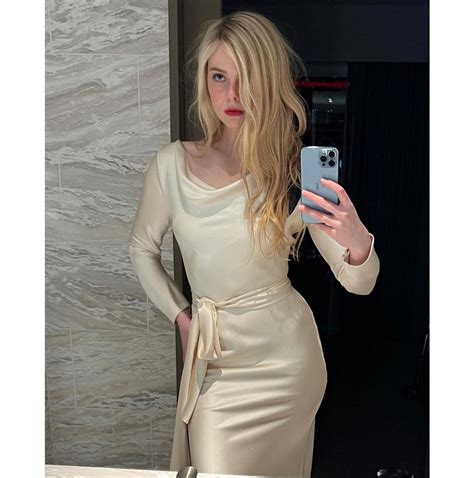 Elle Fanning Sexy In Alexander Mcqueen Dress 4 Photos The Fappening