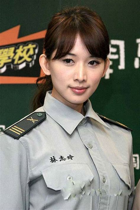 Revolusi Fikiran Sambil Merehatkan Minda Askar Askar Wanita Cantik