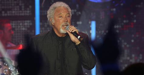 Koncert Toma Jonesa W Warszawie Przerwany Fani Zawiedzeni Wiadomości