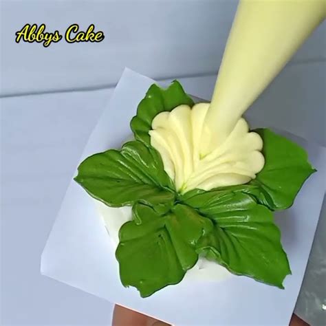 Buttercream Lily Flower L How To Pipe A Buttercream Lily Shorts Youtube