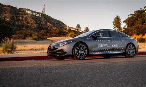 Mercedes Benz Pioneers Autonomous Driving Indicator Lights