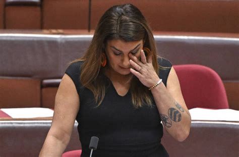 Австралийская конгрессвумен разразилась скандалом и пожаловалась на сексуальное насилие со