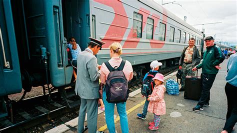 Sepuluh Hari Di Atas Rel Bagaimana Kehidupan Di Dalam Kereta Api Trans