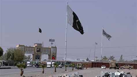 Pakistan ‘indefinitely Halts Afghan Trade Via Key Border Point R